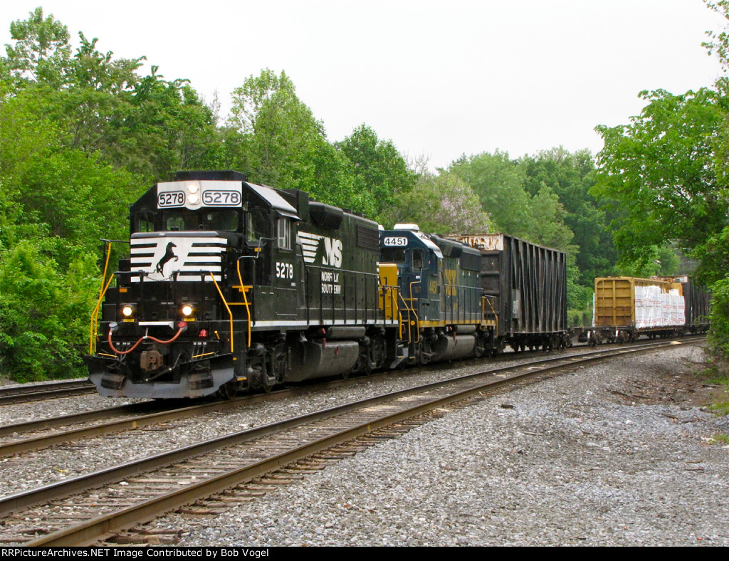 NS 5278 and CSX 4451